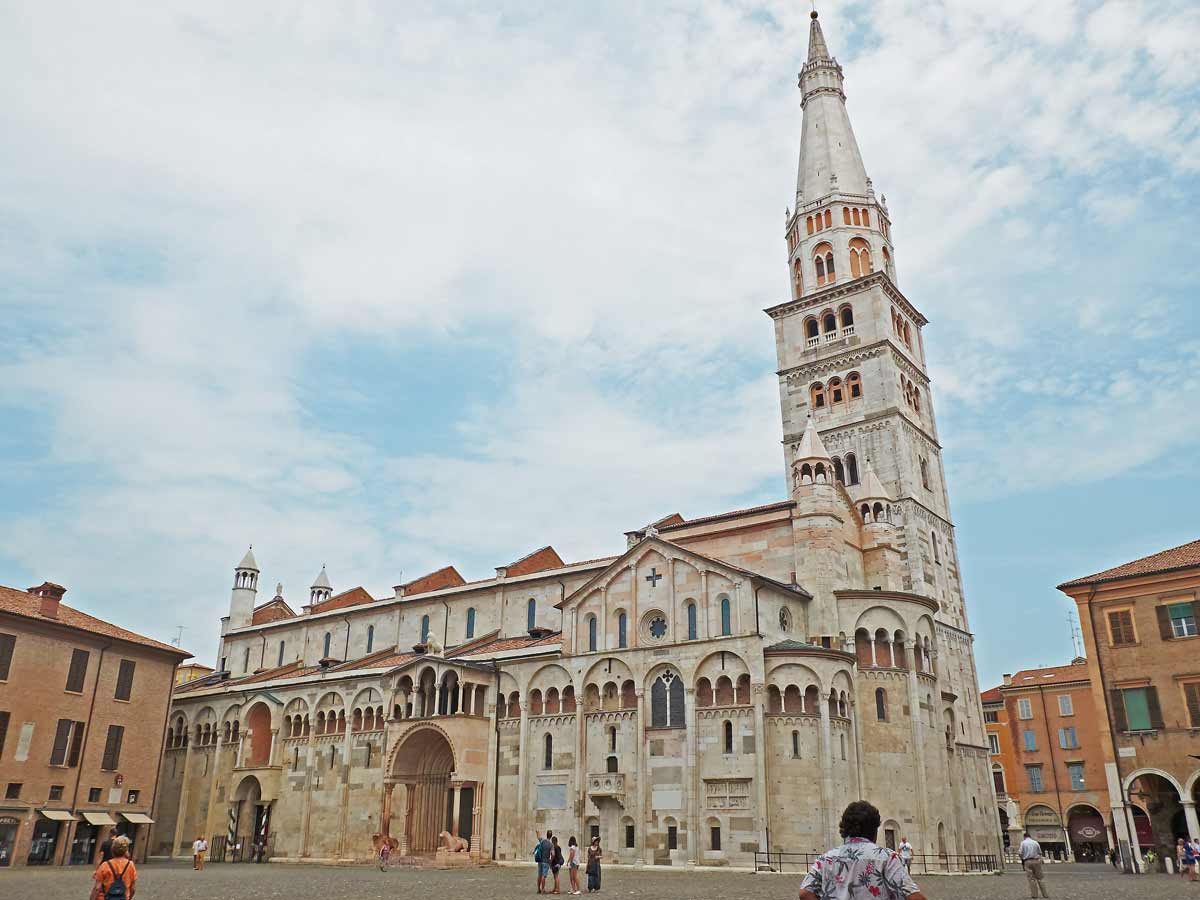 Cathedral of Modena, Ghirlandina and Piazza Grande | Zainoo Blog