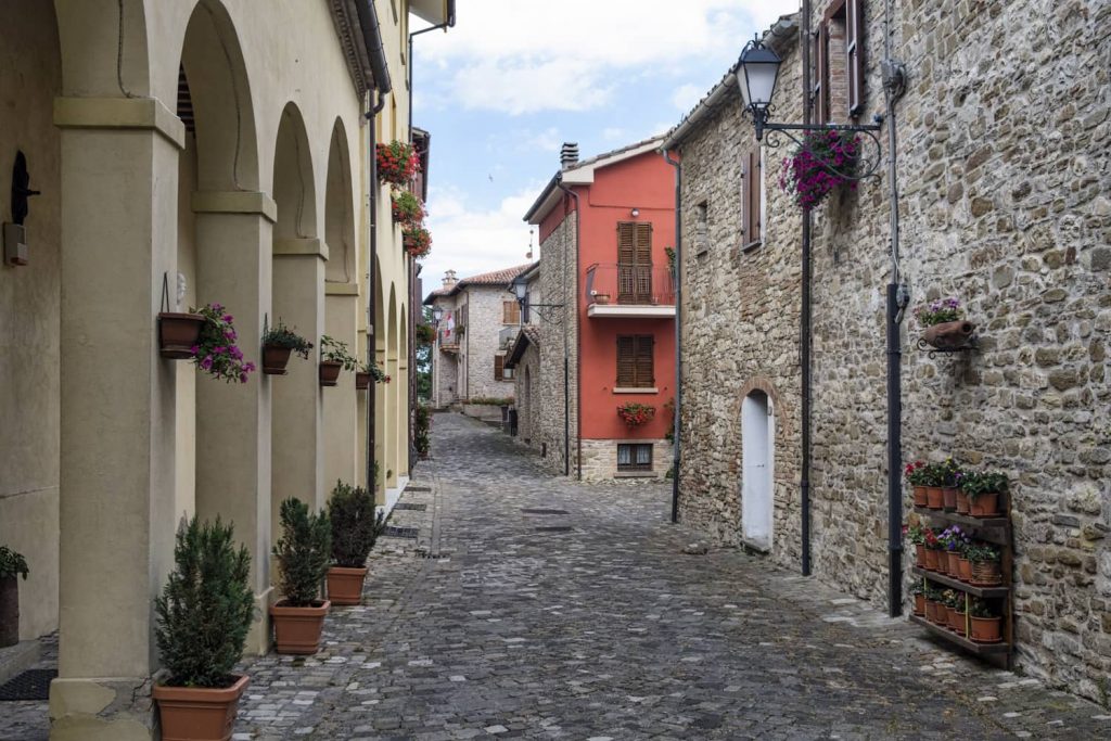 The most beautiful places in the Province of Pesaro and Urbino | Zainoo ...